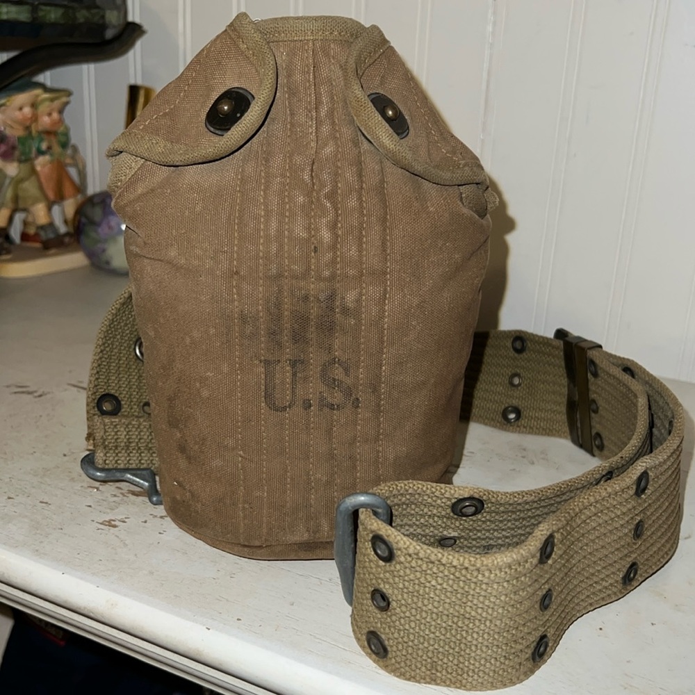 Vintage Wwii Ww2 Canteen Cover & Strap - Gem